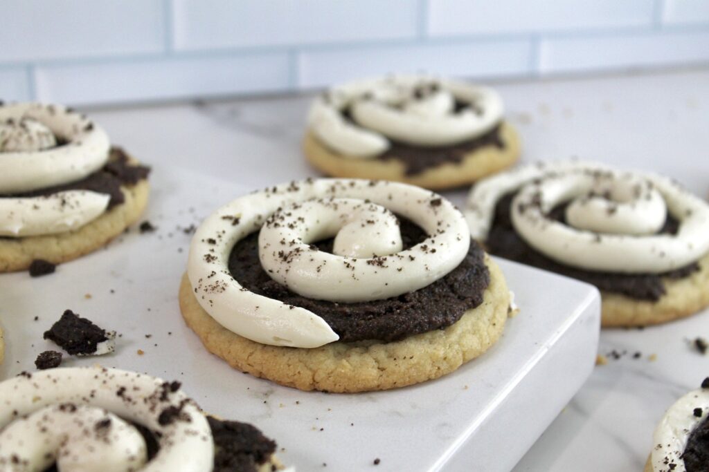 Frosted Oreo Swirl Cookies – Identical Recipes