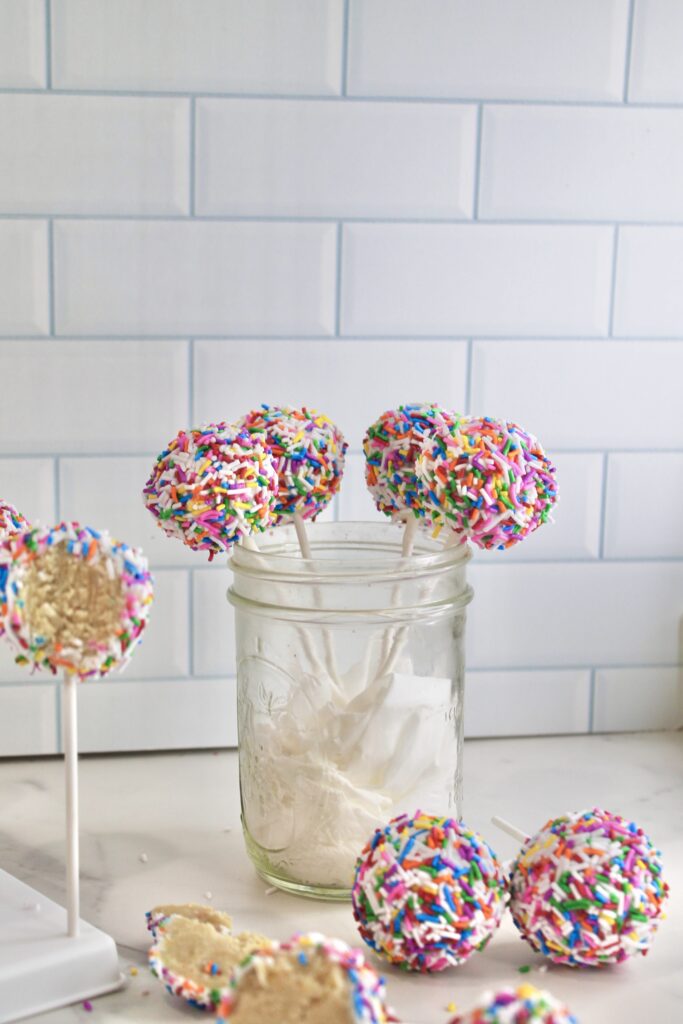 “Dot Cake” Cake Pops – Identical Recipes